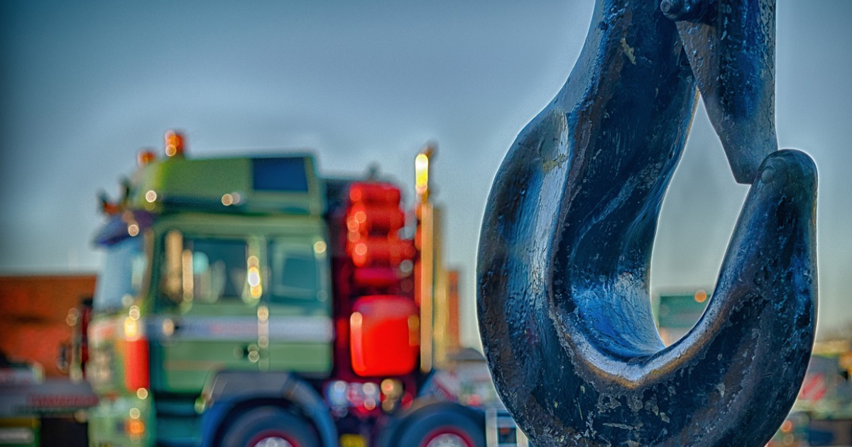 How do self-erecting tower cranes work?